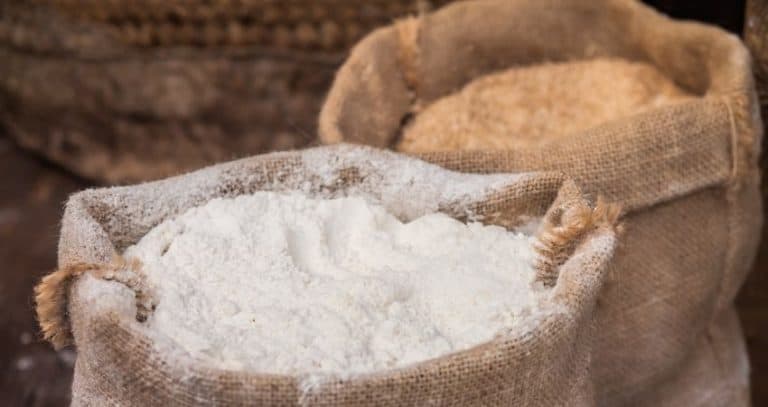 Difference Between Bleached & Unbleached Flour? (Guide)